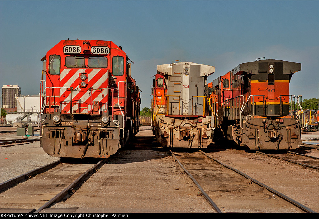 DME 6086, BNSF 521, and BNSF 971